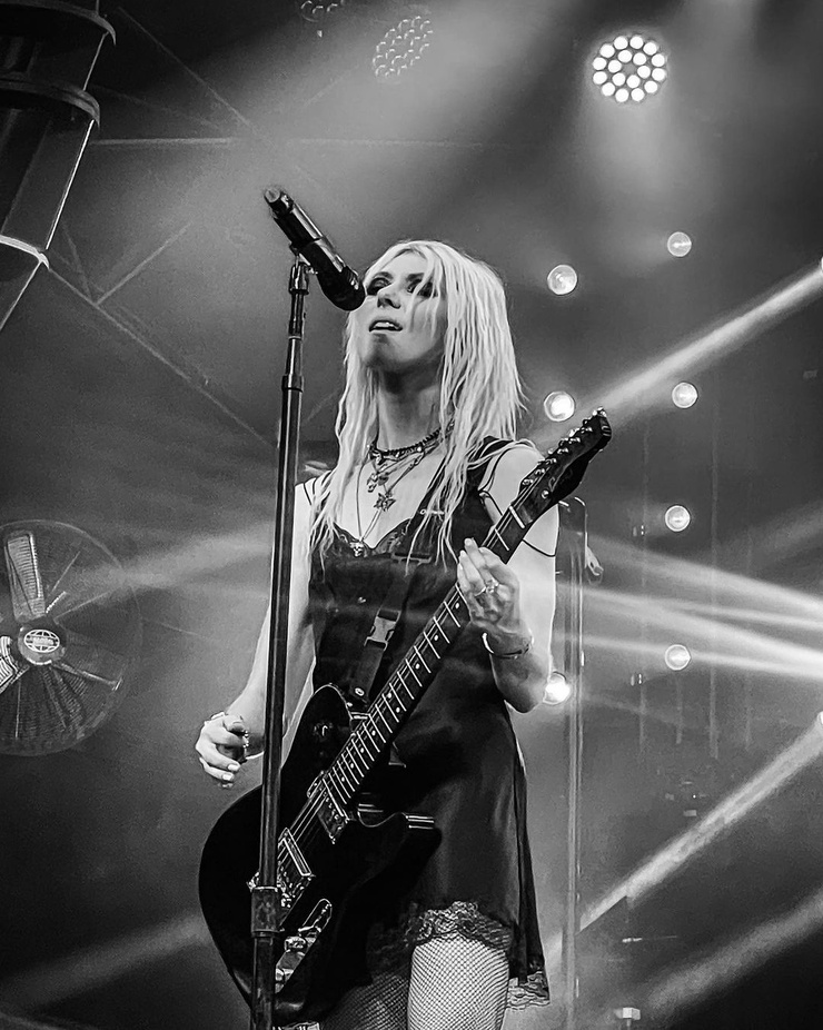 Picture of Taylor Momsen
