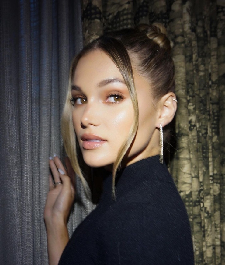 Image of Olivia Holt