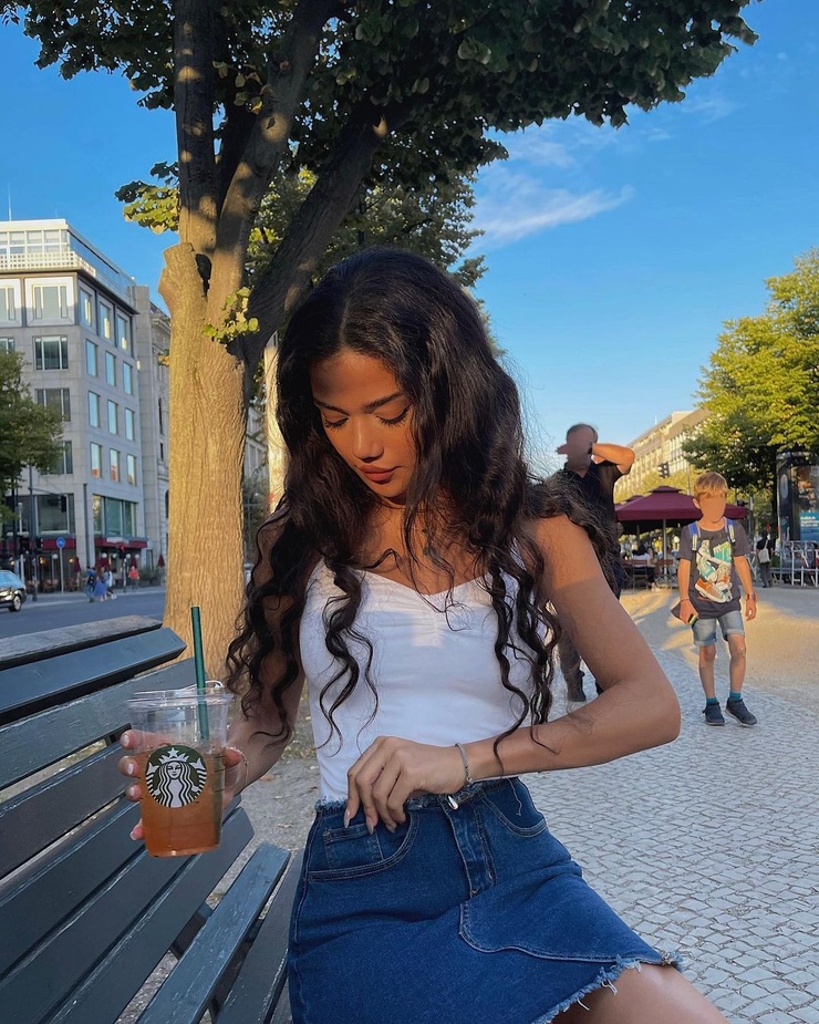 Image of dina denoire