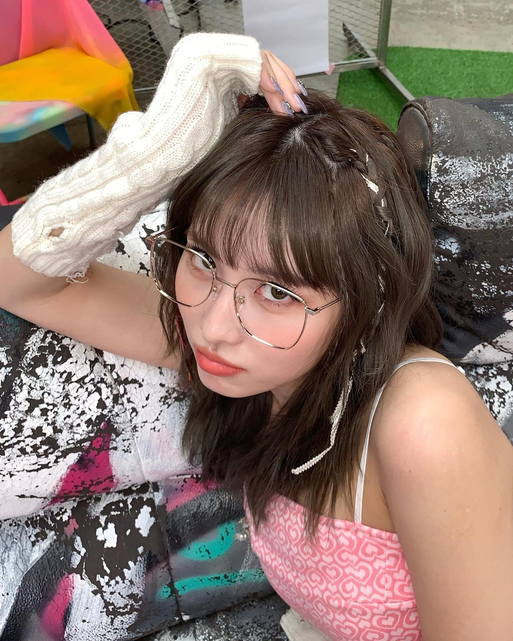 Hirai Momo Picture
