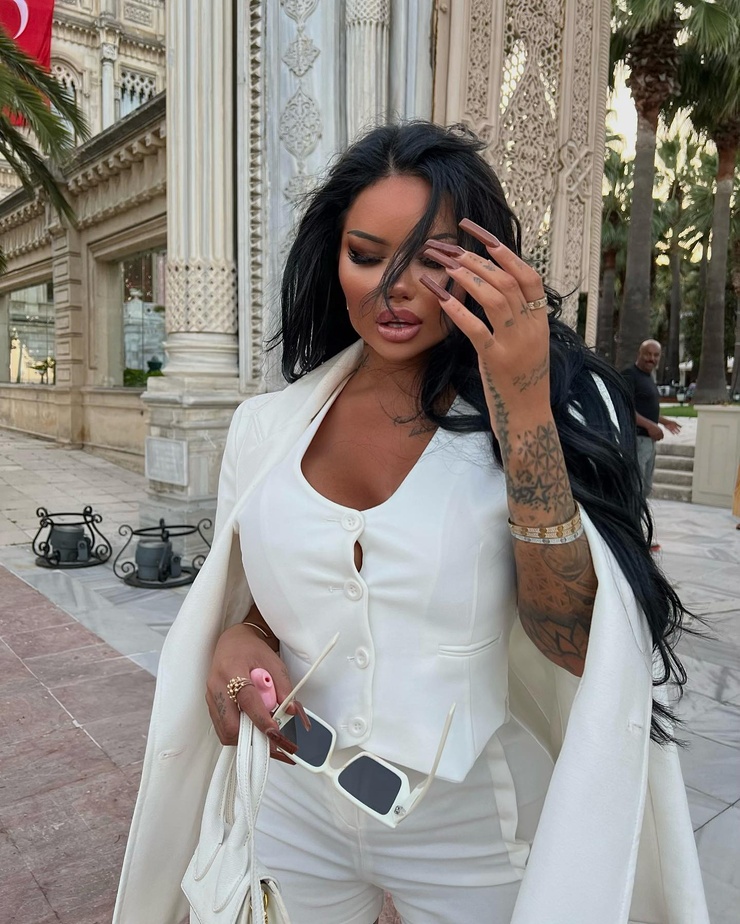 Picture of Enise Sude