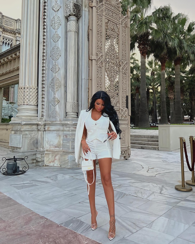 Picture of Enise Sude