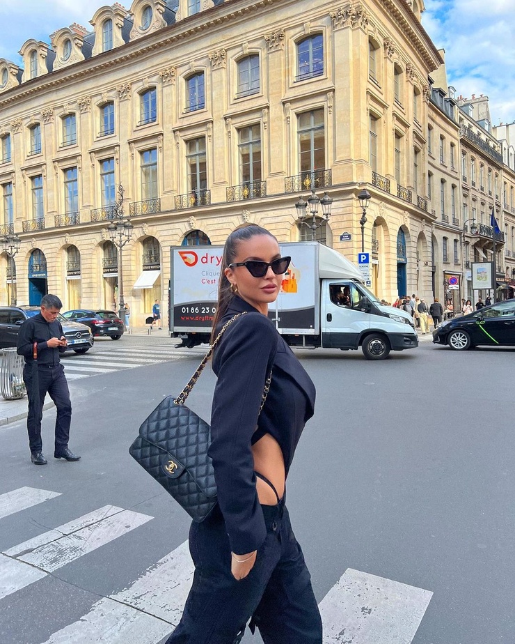 Oriola Marashi image