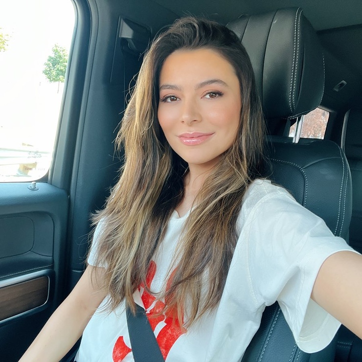 Miranda Cosgrove image