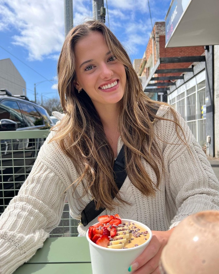 Picture of taya brooks