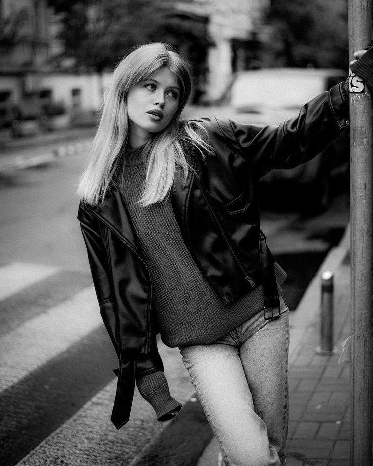 Luna (model) picture