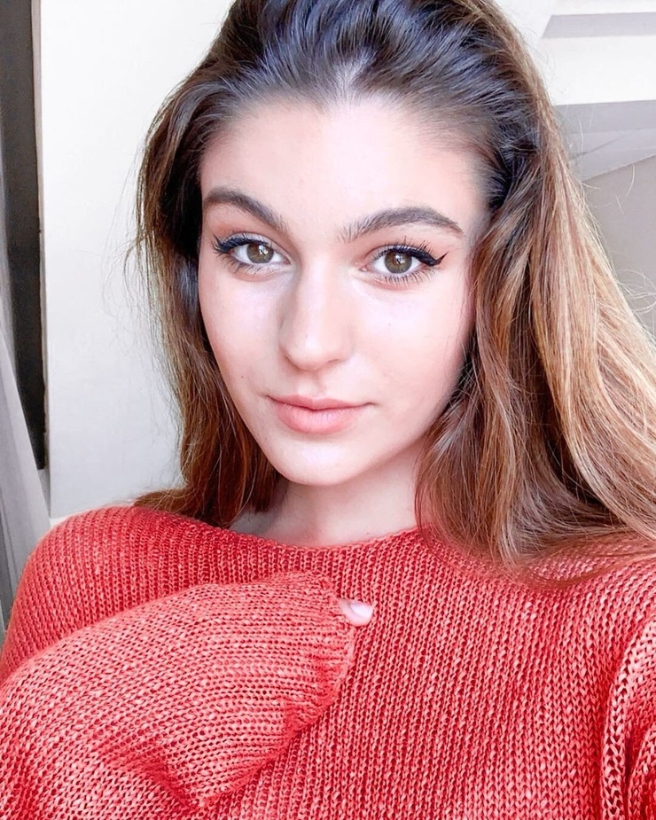 Picture of Taya Miller (cosplay model)