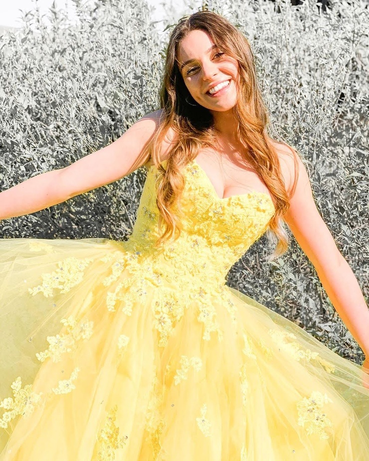 Picture of Taya Miller (cosplay model)