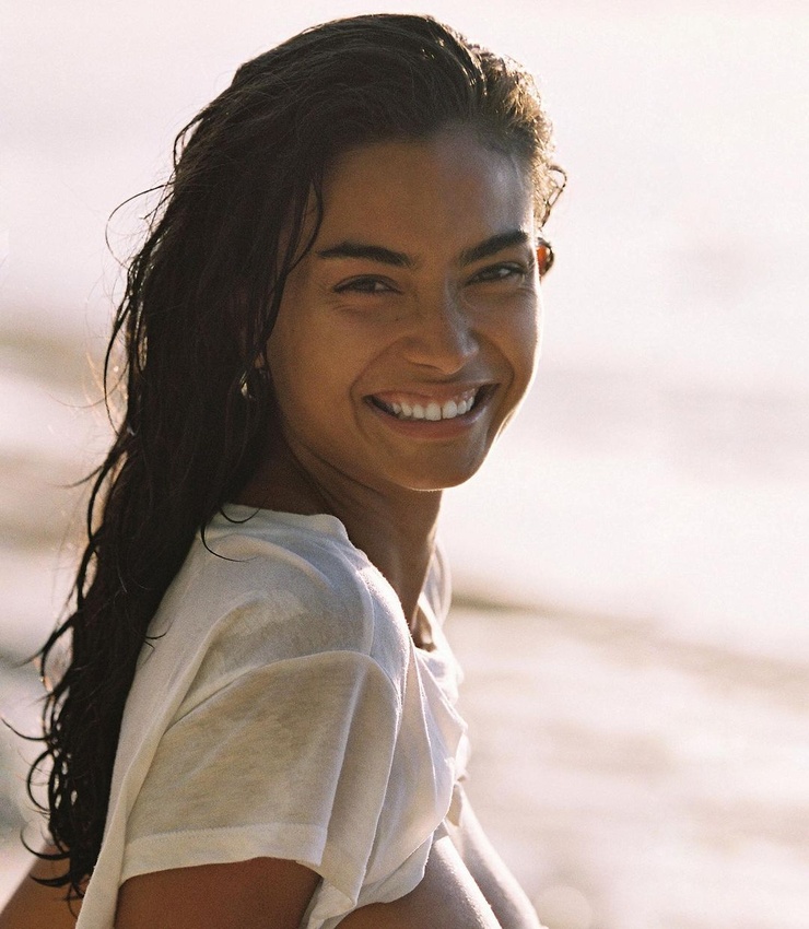 Kelly Gale image