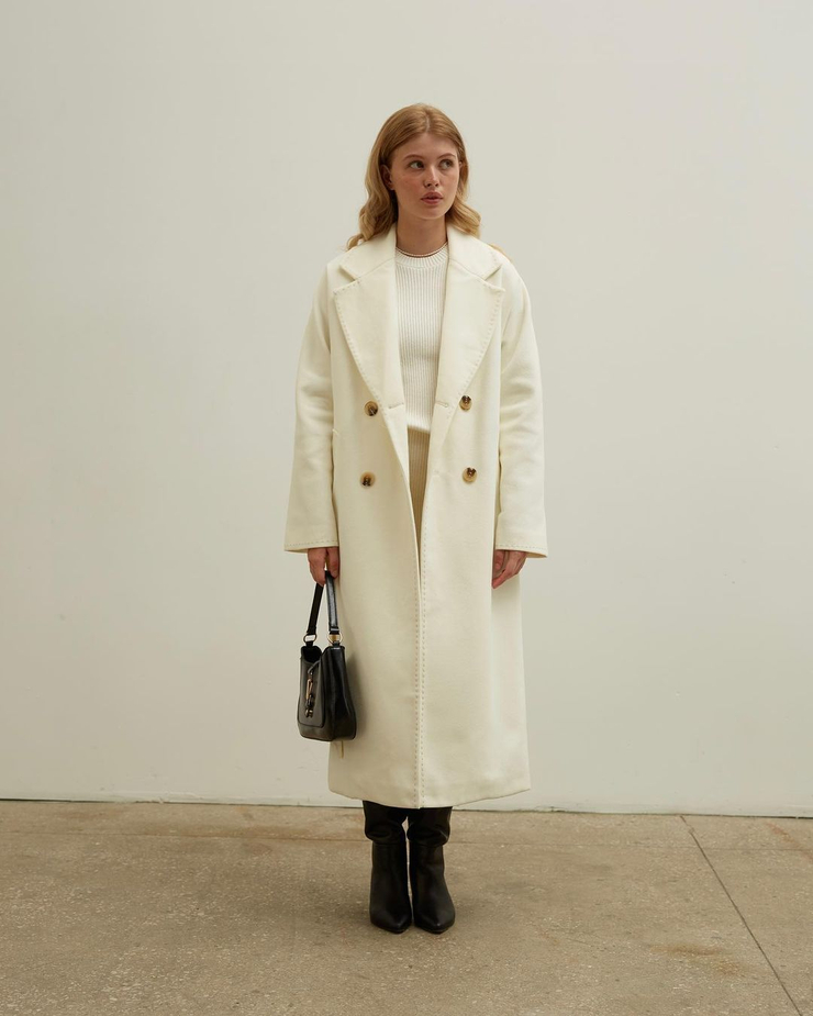 Picture of Luna (model)