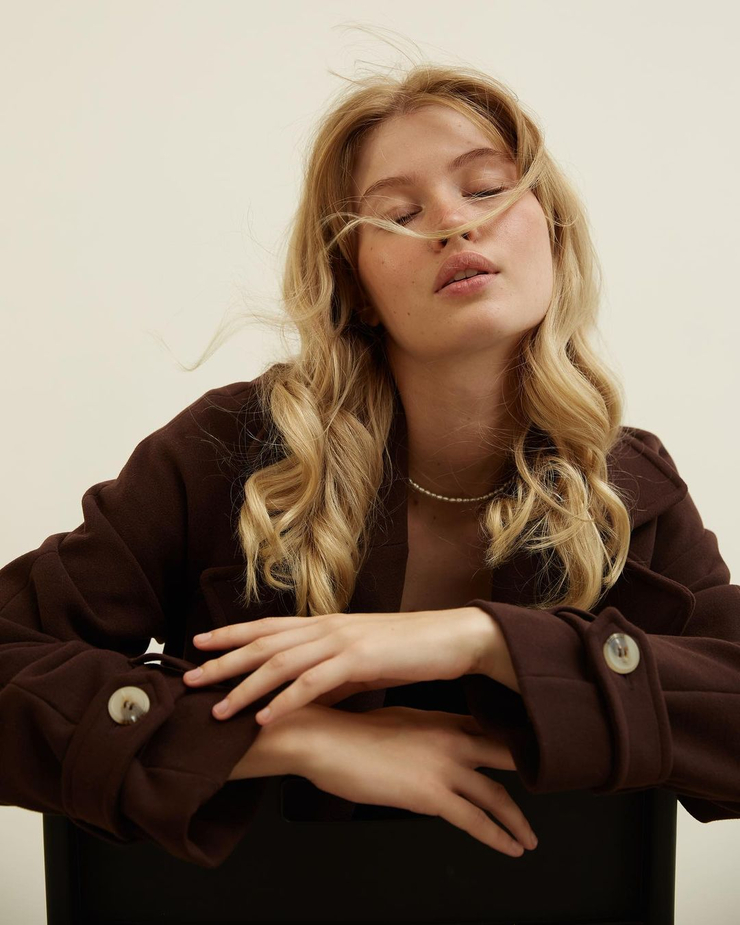 Picture of Luna (model)