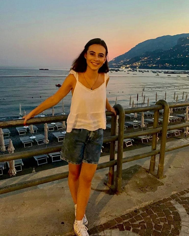 Picture of Lara McDonnell