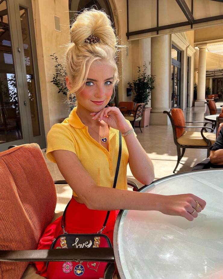 Picture of Dora Dolphin