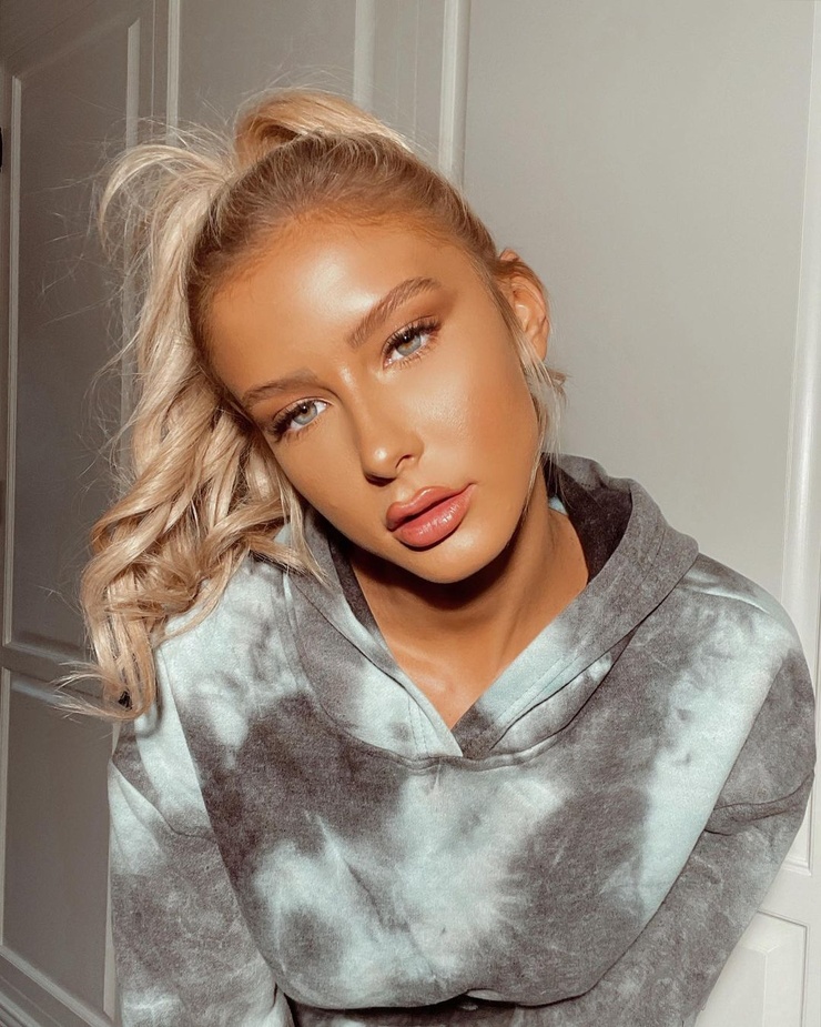 Image of Adrianna Christina.