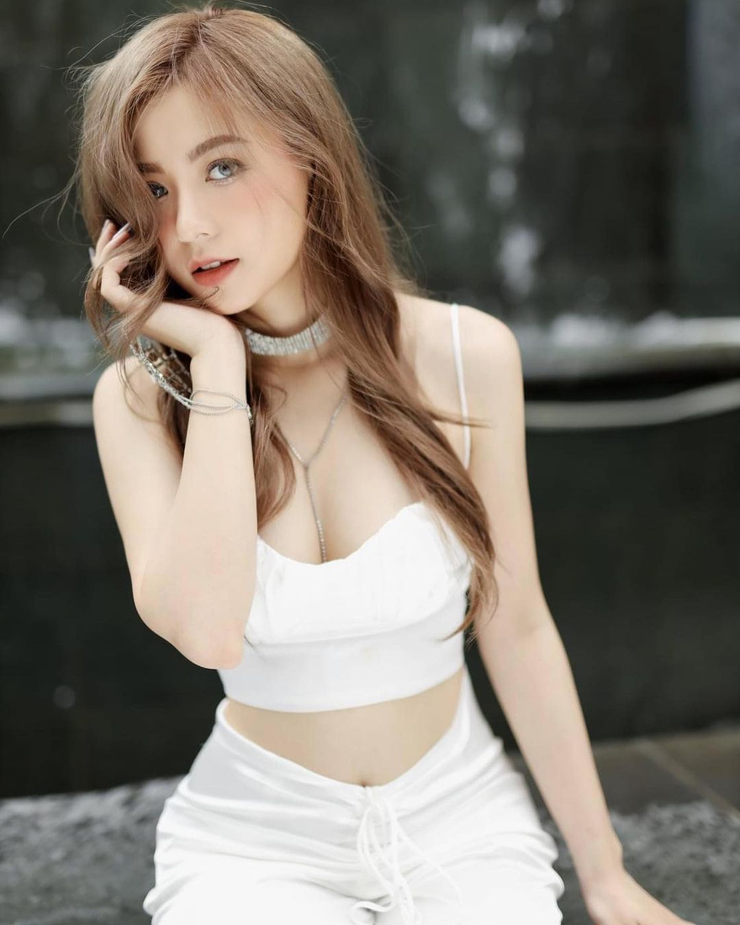 Trang Thu Tran image