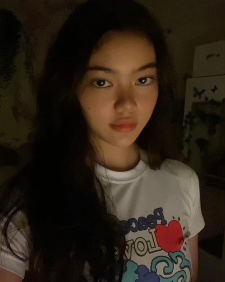 Yasmine Ee image
