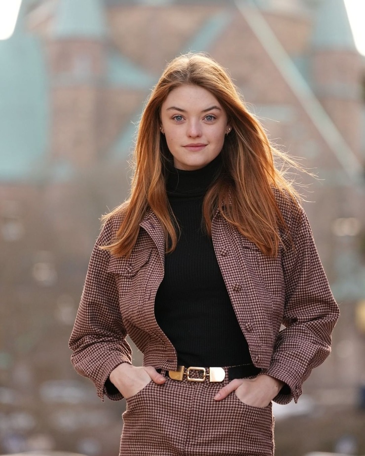 Image of Willow Hand