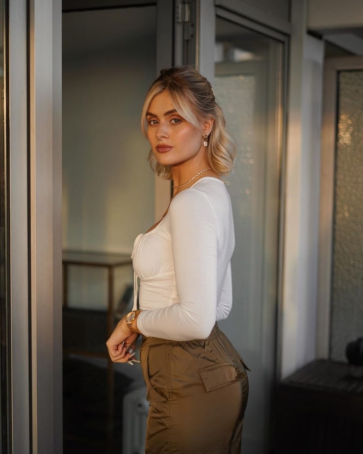 Picture of Laura Michelle