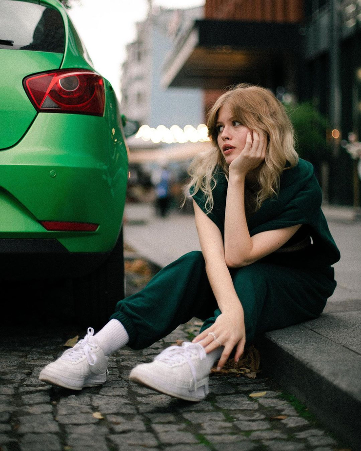 Picture of Luna (model)