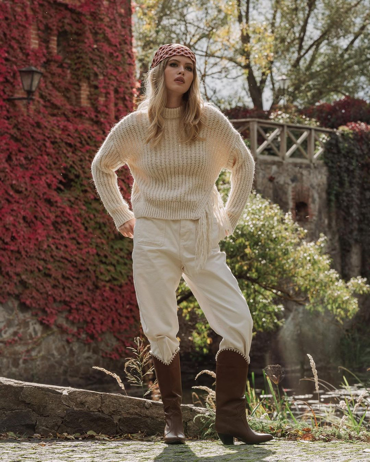 Picture of Luna (model)