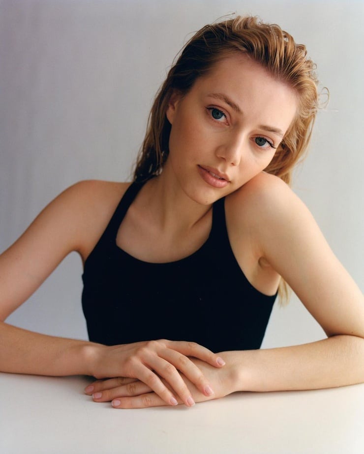 Picture of Grace Van Dien