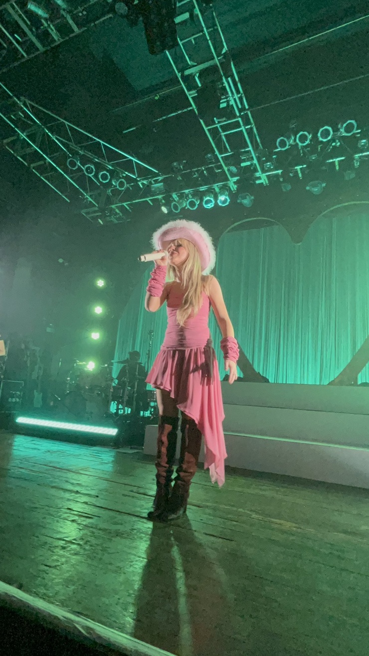 Sabrina Carpenter image