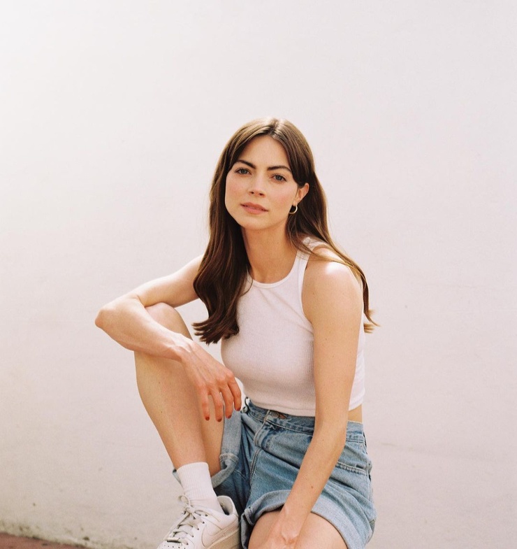 Caitlin Carver image