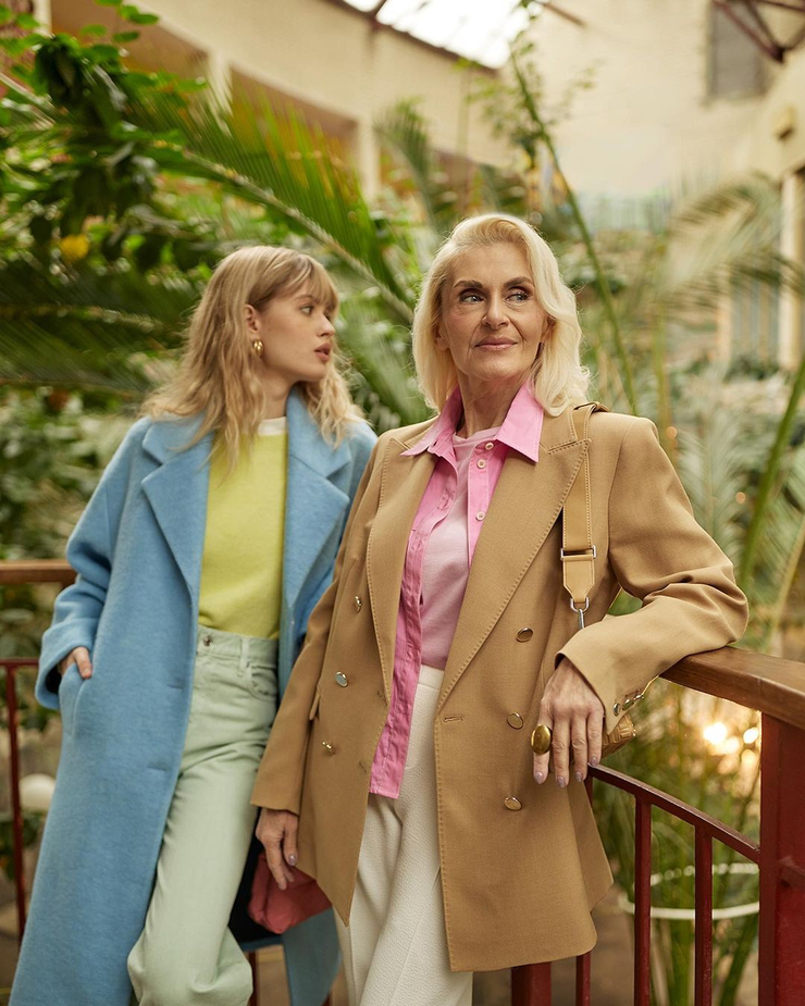 Luna (model) picture