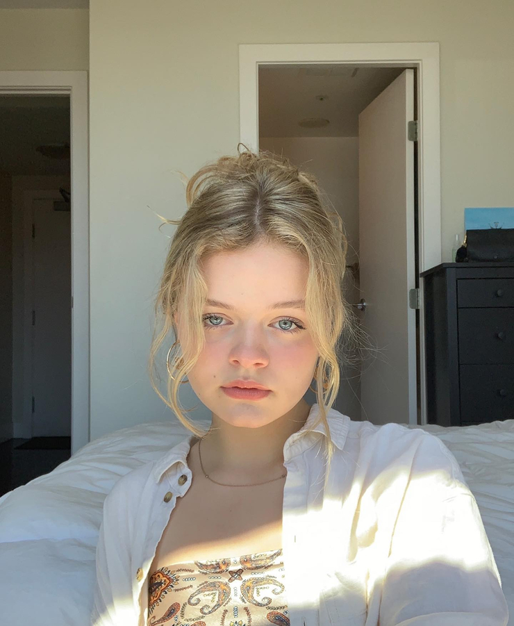 Kylie Rogers picture