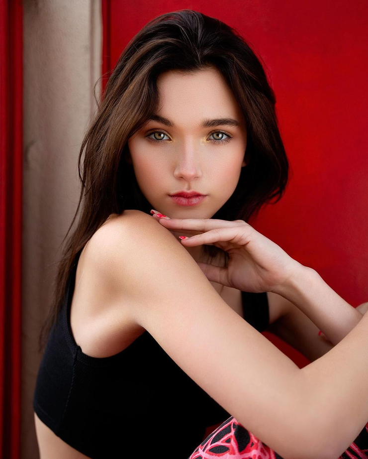 Picture of Bella Drew