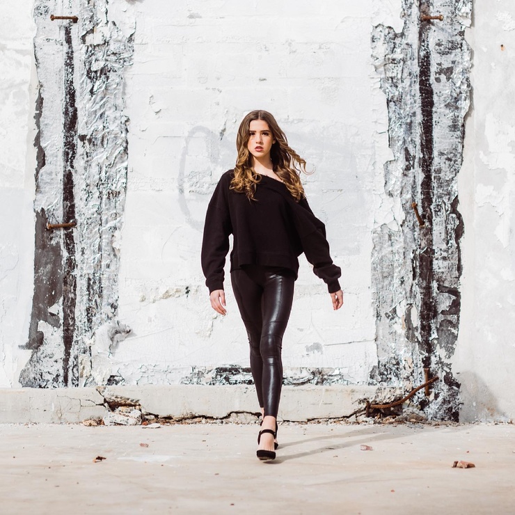 Elle Reed image