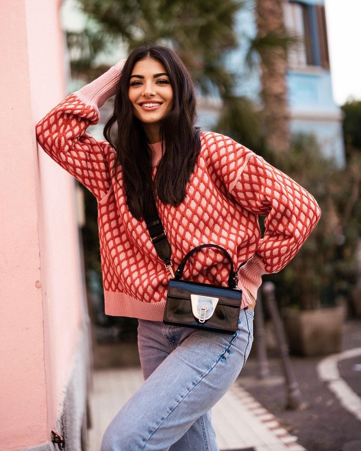 Picture of Elisa Maino