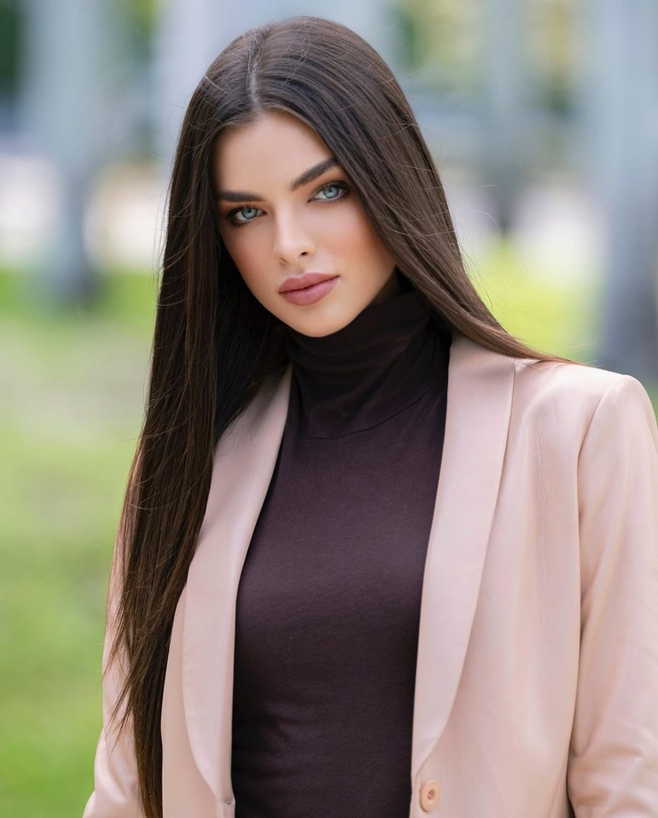Nadia Ferreira picture