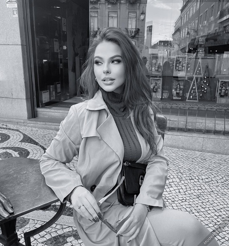 Picture of Gabrielle Correa (model)