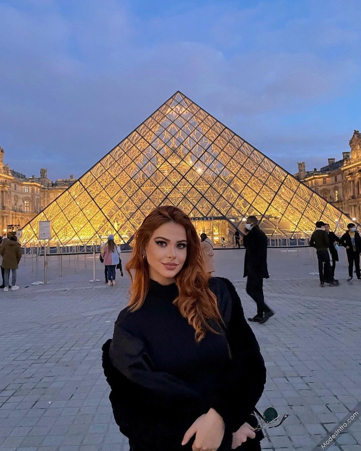 Picture of Gabrielle Correa (model)