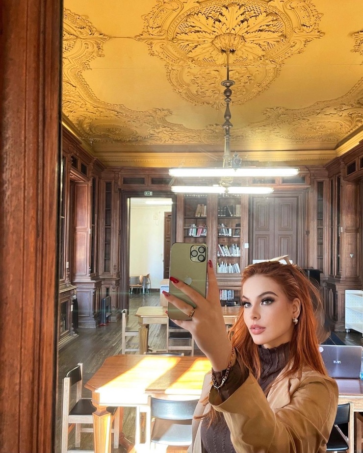 Picture of Gabrielle Correa (model)