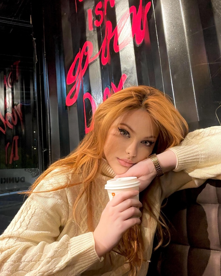 Picture of Gabrielle Correa (model)