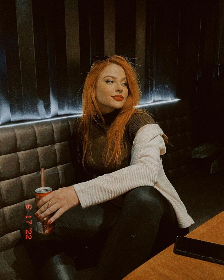 Image of Gabrielle Correa (model)