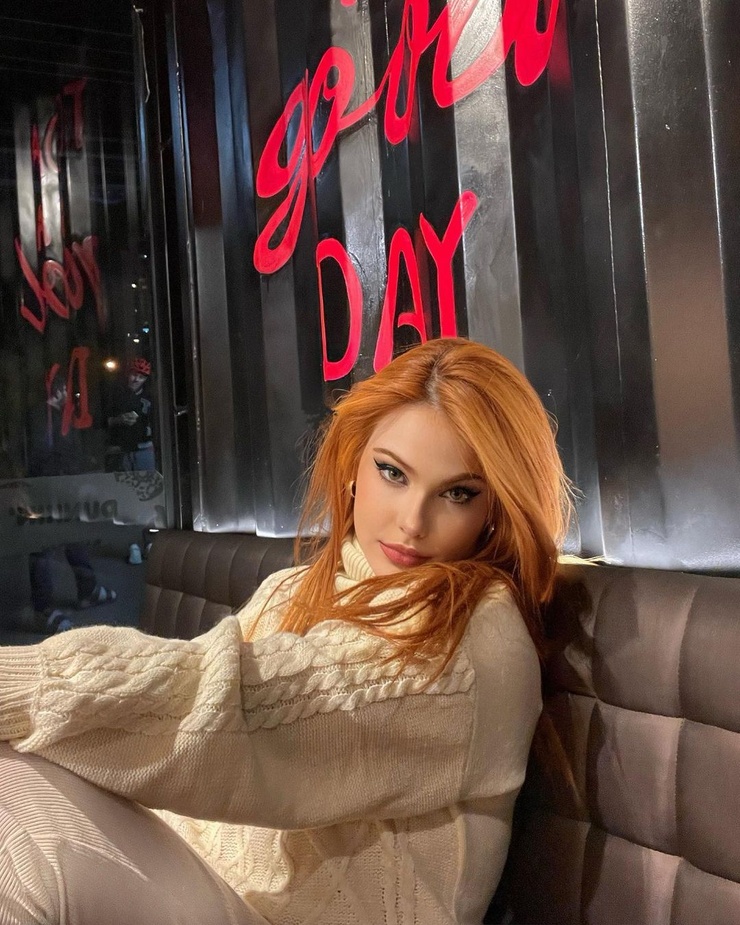 Image of Gabrielle Correa (model)