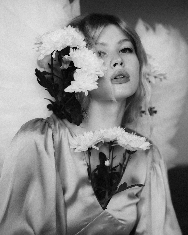 Image of Luna (model)