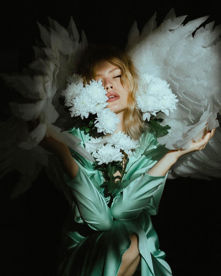 Picture of Luna (model)