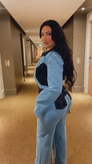 Jessica Foster image