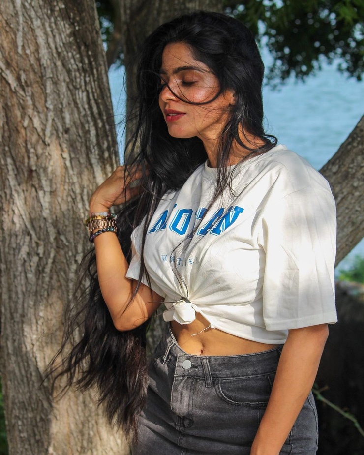 Picture of divya bharathi