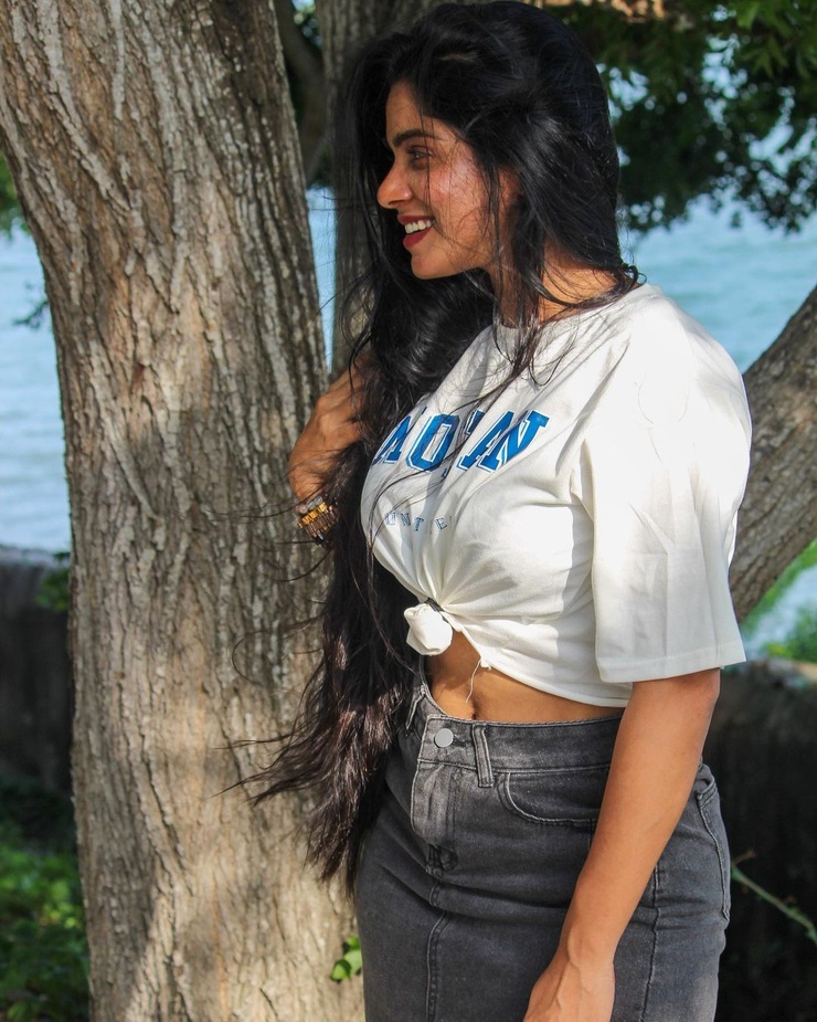 Picture of divya bharathi