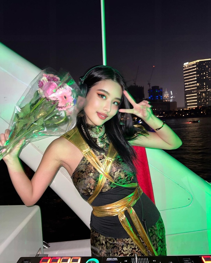 Picture of Youna Jung