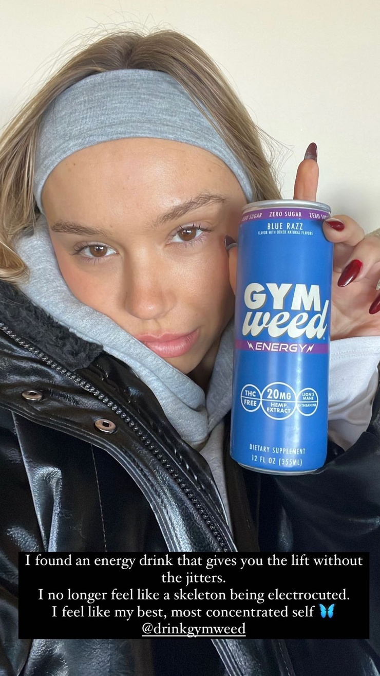 Picture of Alexis Ren