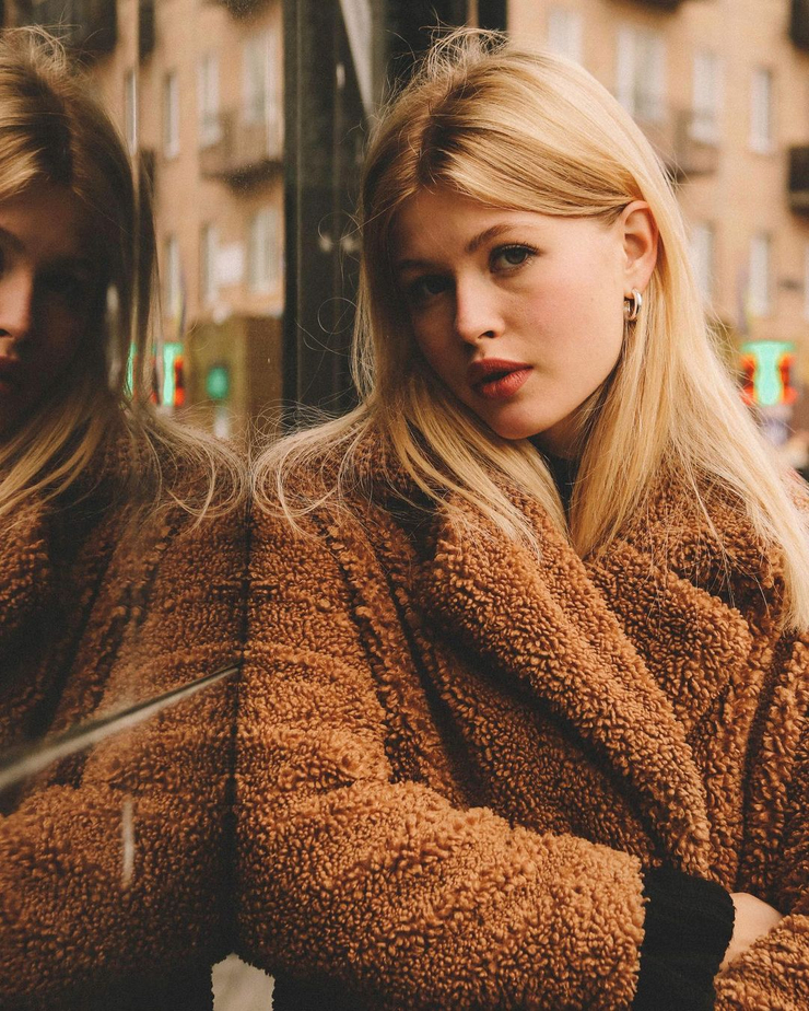 Picture of Luna (model)