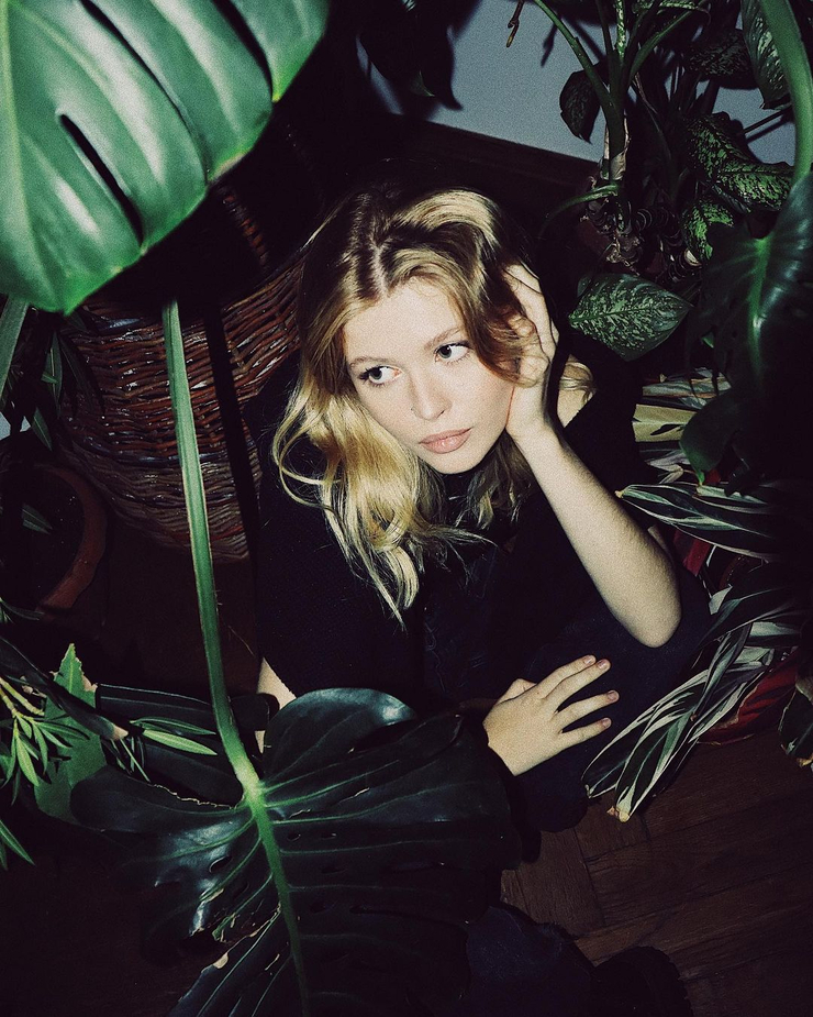 Picture of Luna (model)