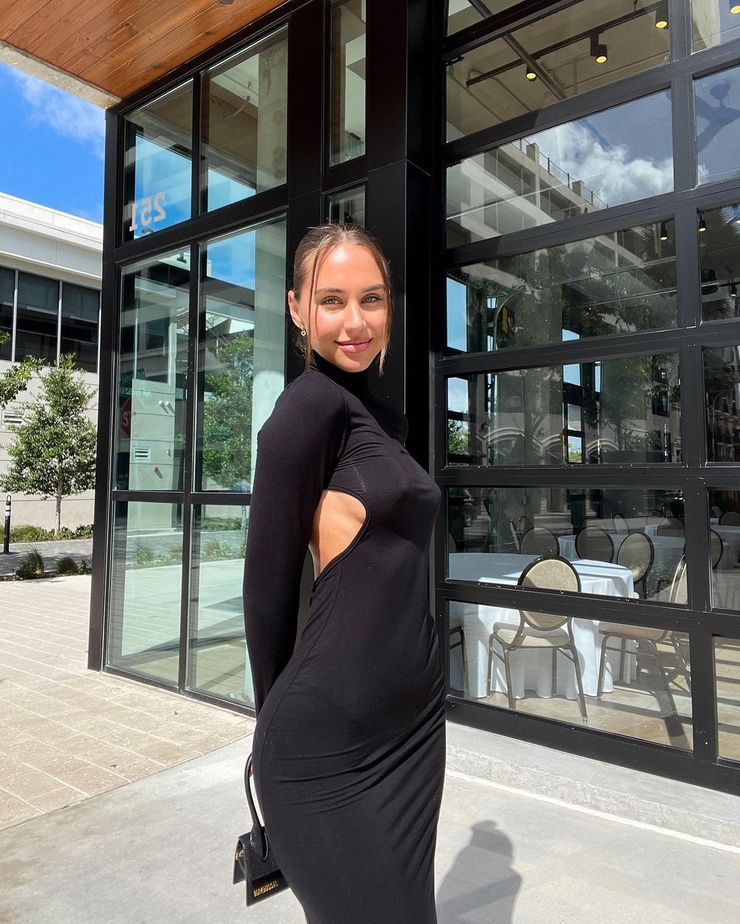 Picture of Brit Manuela (model)