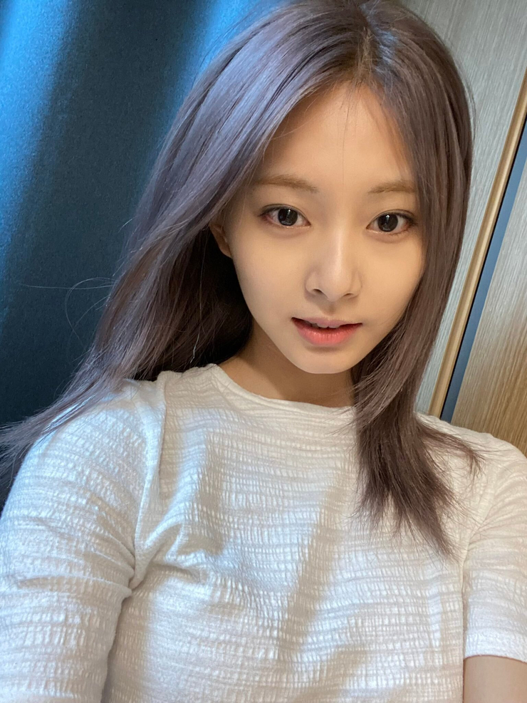 Picture of Chou Tzu-yu (Tzuyu)